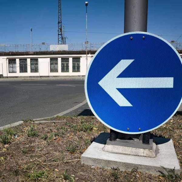 Sign Face Turn Left VZ 211-10