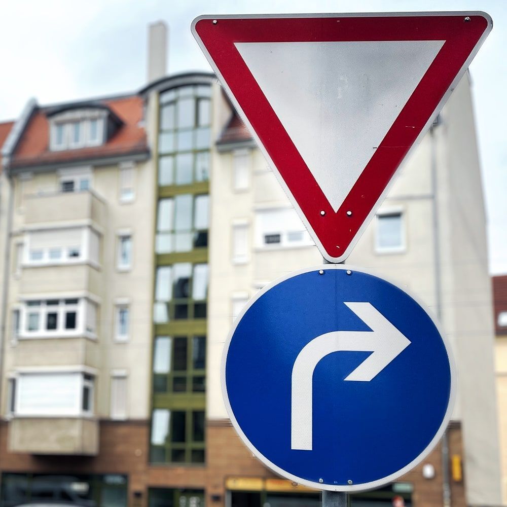 Sign Face VZ 205 Vorfahrt gewähren