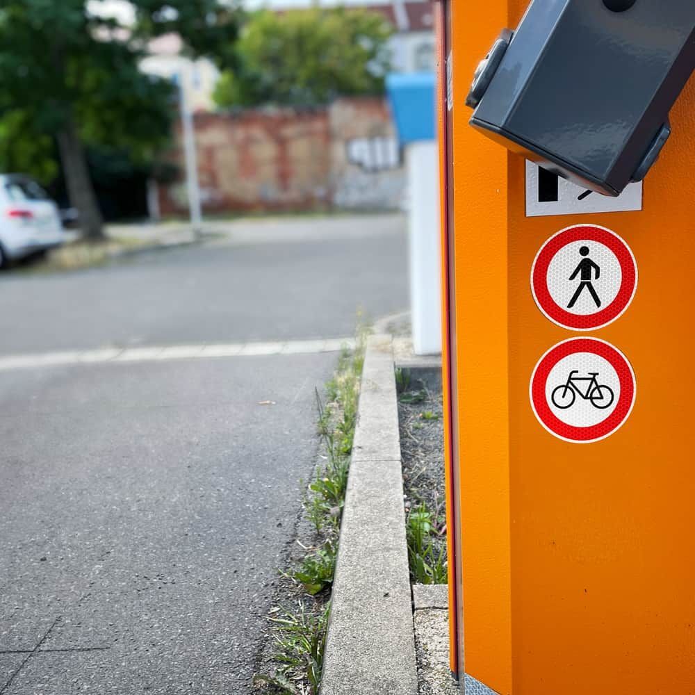 Reflective Pedestrians Prohibited Sticker Ø 10 cm