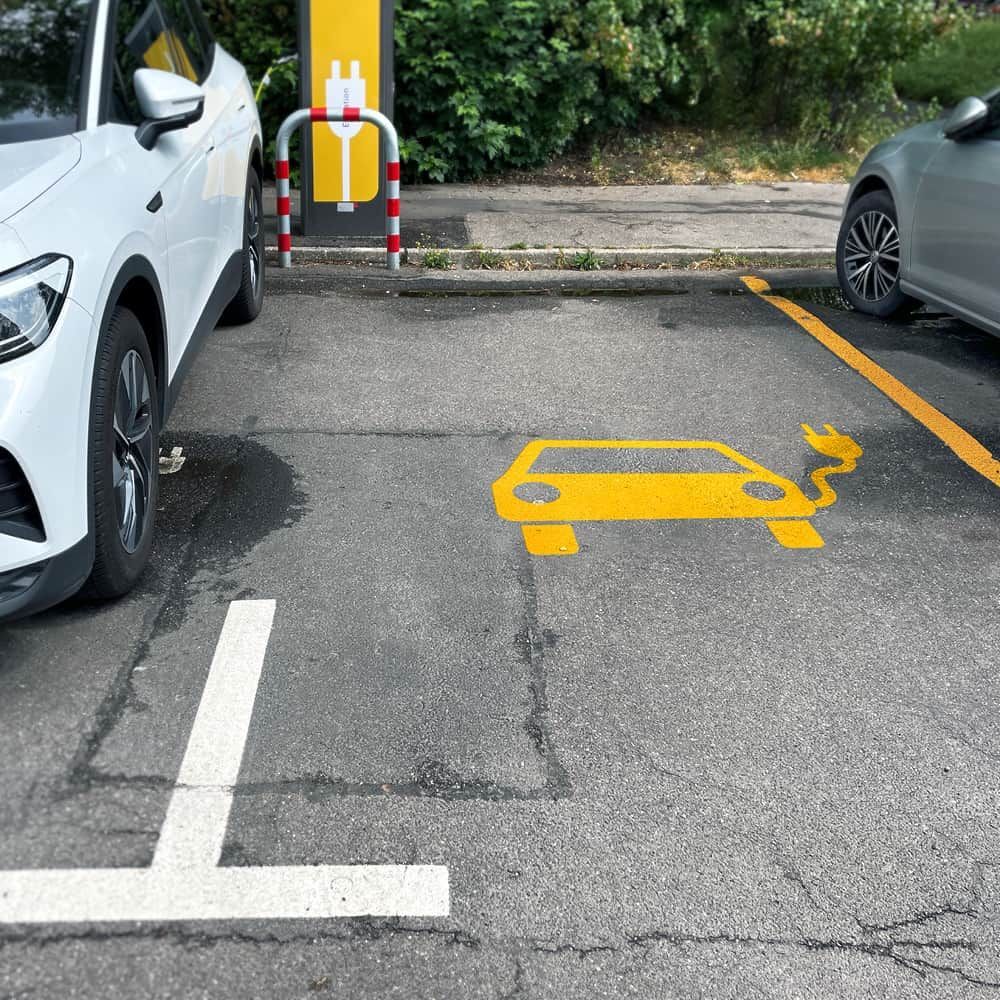 3M Stamark Electric Vehicle Parking Spot Road Marking A650 A651