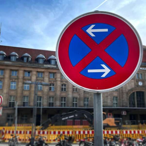 Sign Face No Stopping Continuation line-up right 283-30